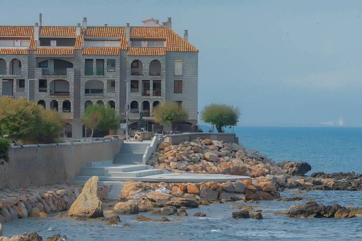 Beachfront Apartment With Sea View Terrace - L'Escala