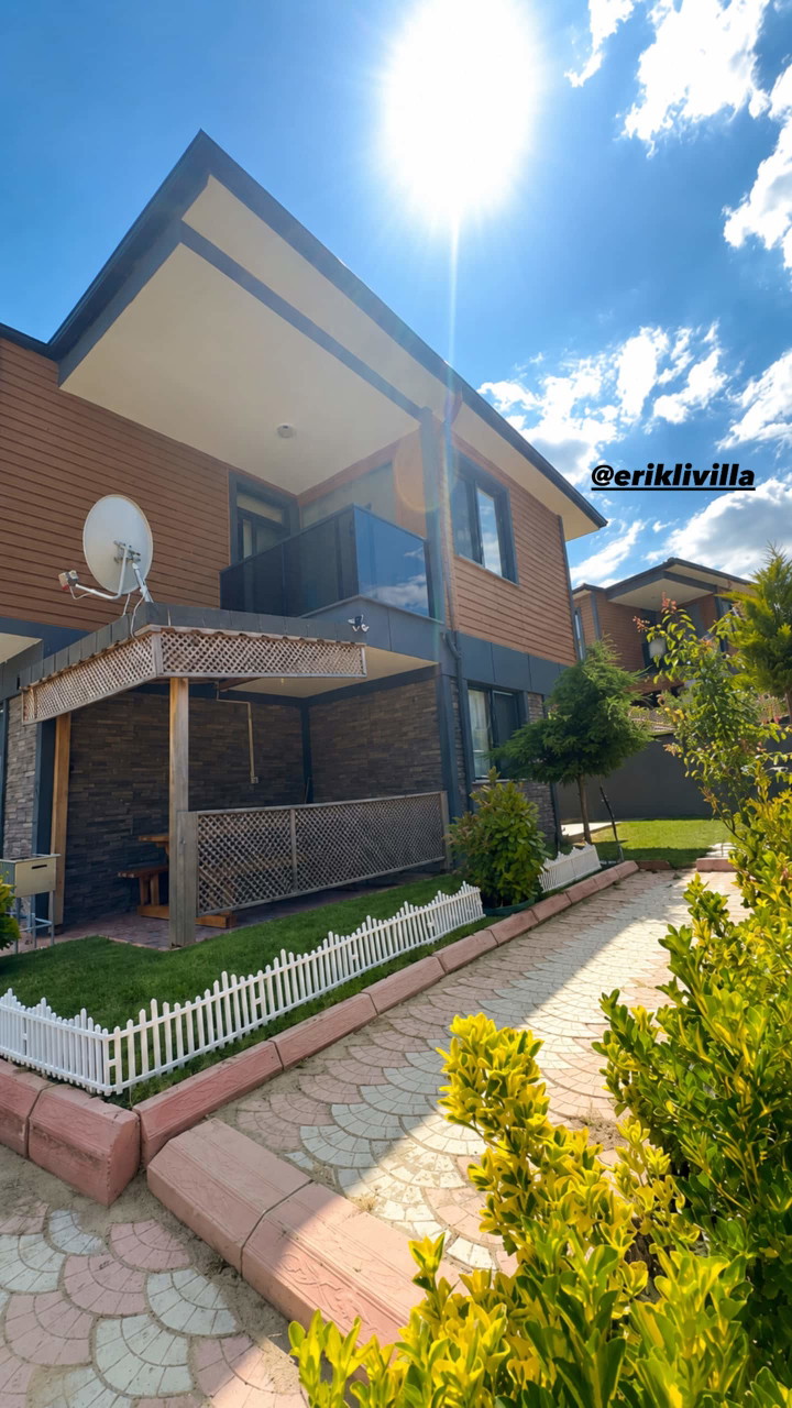 Sarosun İNcisi Erikli
Bahçeli Dublex 
Denize 2 Km - Erikli