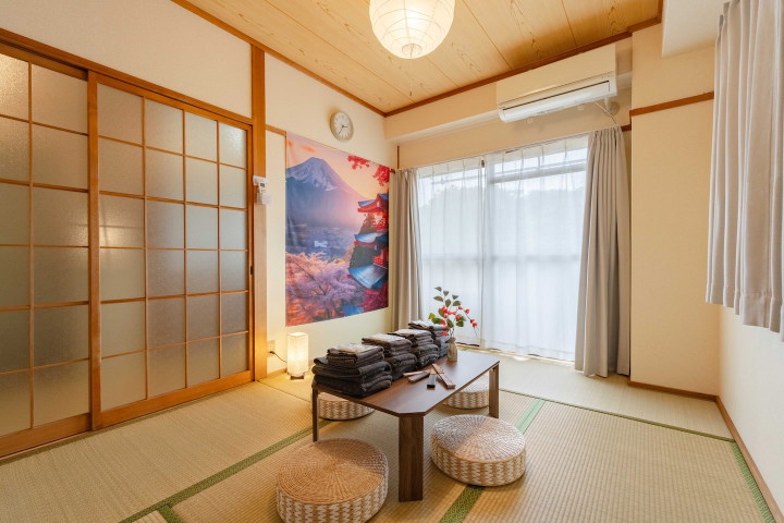 Dogo Onsen 8-minute Walk | Right In Front Of Dogo Park | Stay "As If You Were Living There" In A Small 6-tatami (About 10 M²) Japanese-style Room - Matsuyama