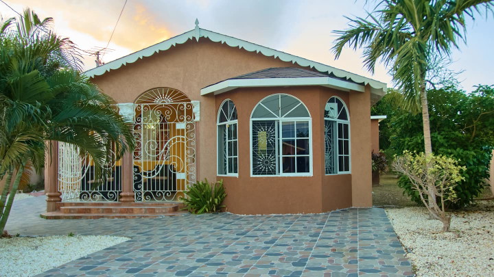 Tropical Oasis - Your Home Away From Home - Jamaica