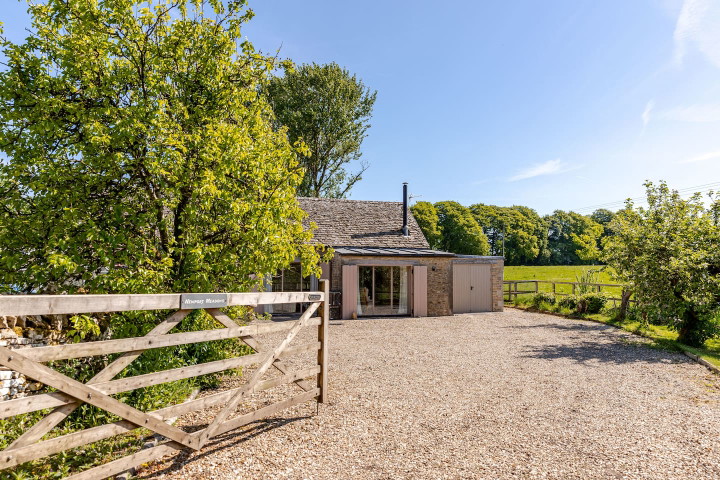 Converted Cotswold Barn; Tranquil Escape, Sleeps 4 - Bibury