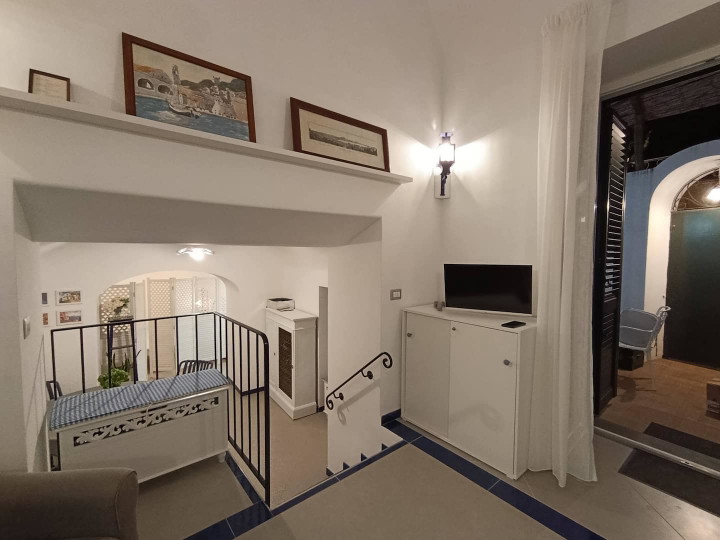 La Romantique Relaxing, Centrally Located B&b In Anacapri - Anacapri
