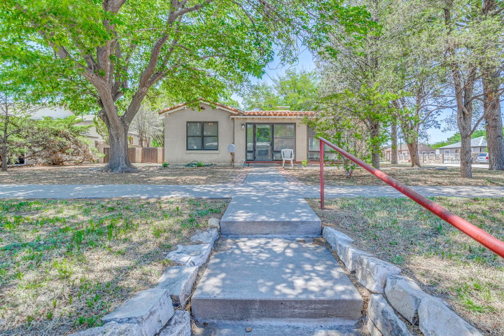 Highly Walkable Area! Charming Roswell Bungalow - Roswell, NM