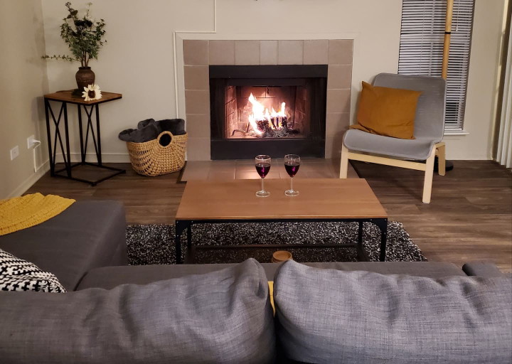 Smoke & Pet Free, Washer Dryer, Fireplace, Balcony - Elmhurst, IL