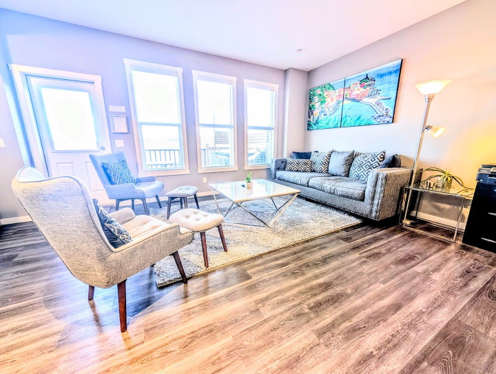 3 Br Mountain View Getaway With Hot Tub And Sauna - Alberta