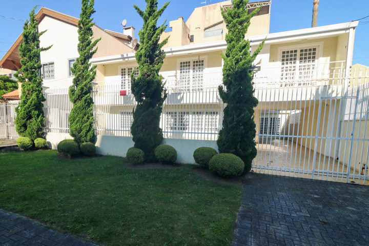 Casa 1001 - 4 Dormitórios Suítes - Bem Localizada - Araucária