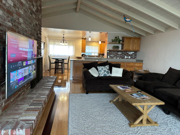 Lou's House - Salinas