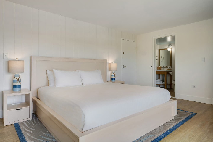 Tropical Getaway | Free Breakfast & Parking | Pool - Islamorada, FL