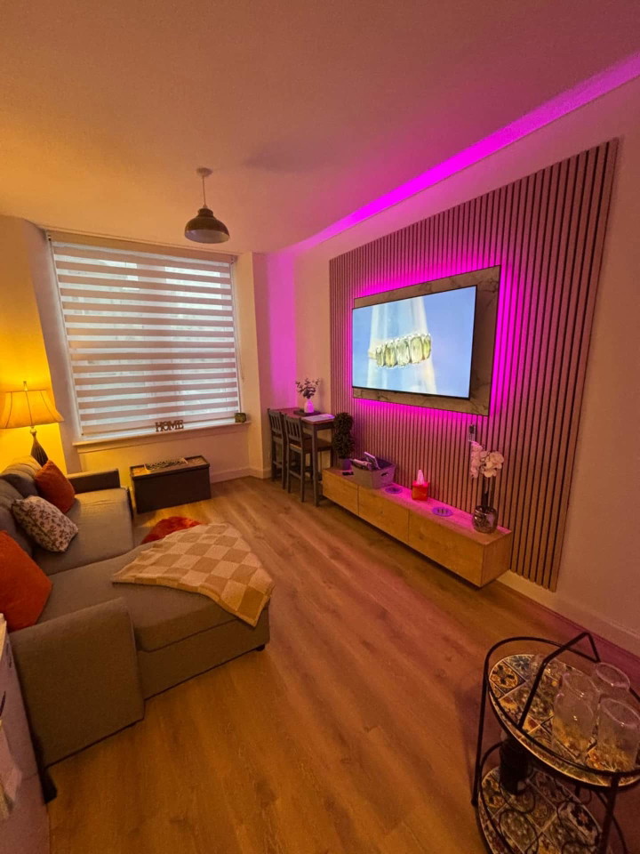 Orange Skyes 
Apartment 
Largs - Largs