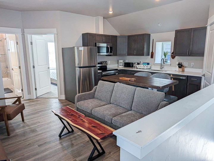 Spacious King Bedroom 30 Plus Day Rental - Leadville, CO