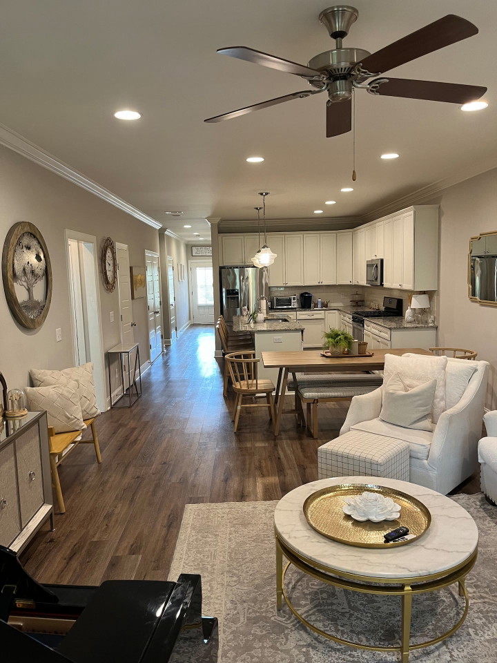 Shabby Chic 4 Bedroom Townhome With Pool Access - Auburn, AL