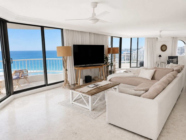 Beachside Escape Ocean & River Views Steps 2 Beach - Broadbeach
