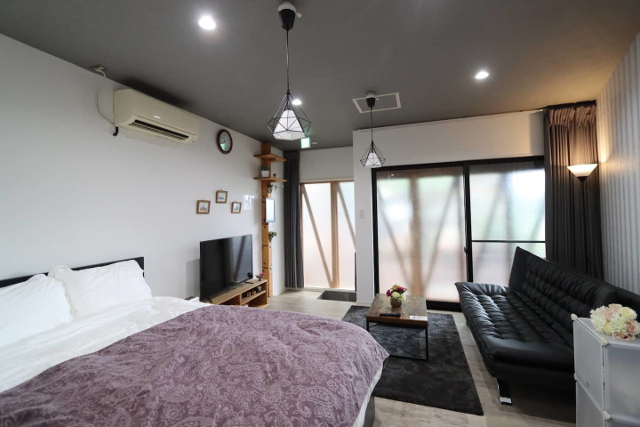 Convenient Room In Yokohama, With An Electric Piano In The Room And Many Restaurants Nearby - 요코하마시
