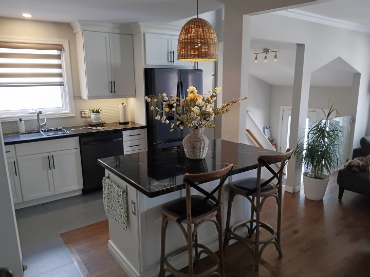 The Green Lodge - Upper Level Raised Bungalow - Orangeville