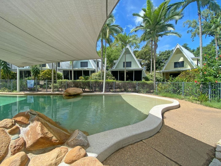 Canopy Chalet 4, 42 Yates Street-bom - Townsville