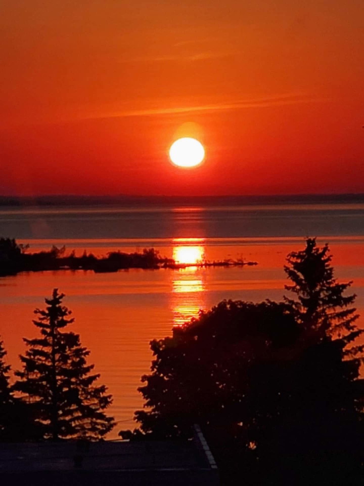 Lakeview Getaway, With Stunning Sunrises - Mackinac Island, MI