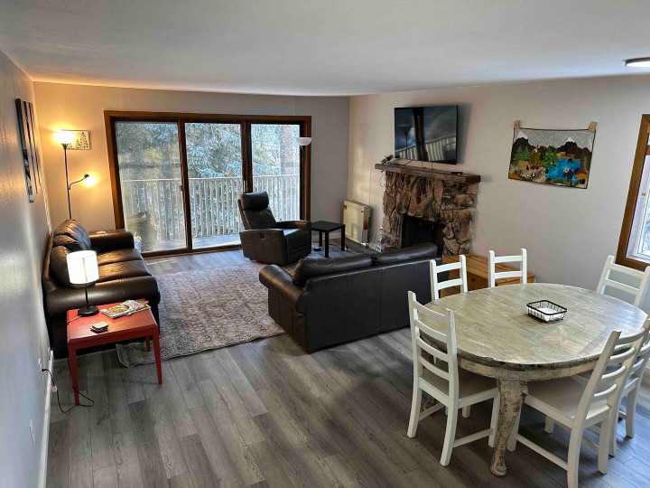 4th Floor Condo- Central Location - Alaska