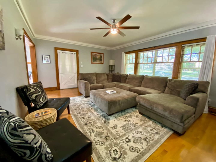 Cozy Retreat: Parking ~ Game Rm ~ Fenced Yard - Milwaukee