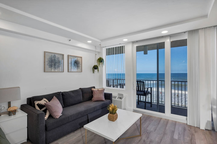 Fully Renovated Ocean Front Studio - Daytona Beach - Florida