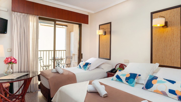 Habitación Triple Con Balcón - Guardamar del Segura