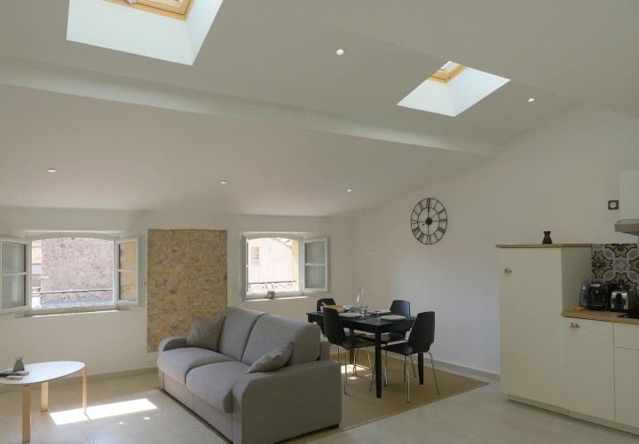 Large Attic Flat With Terrace, Old Antibes - Antibes