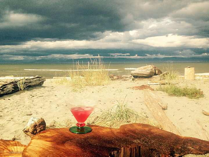 Two-br, Walk-on Sandy Beach In Kye Bay Comox - Vancouver Island