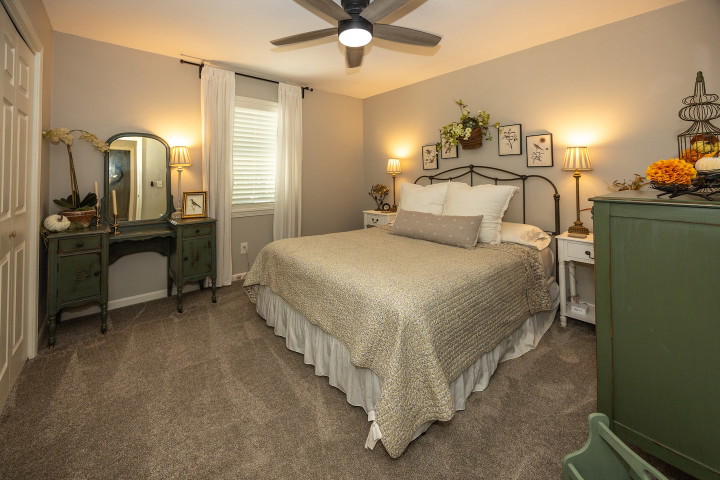 The Blue Willow Cottage - Parkville, MO