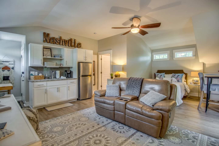 12th South Nashville - Beauty On Bate! - Nashville, TN