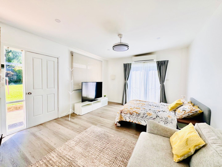 Modern Pod In The Heart Of Woden - Canberra
