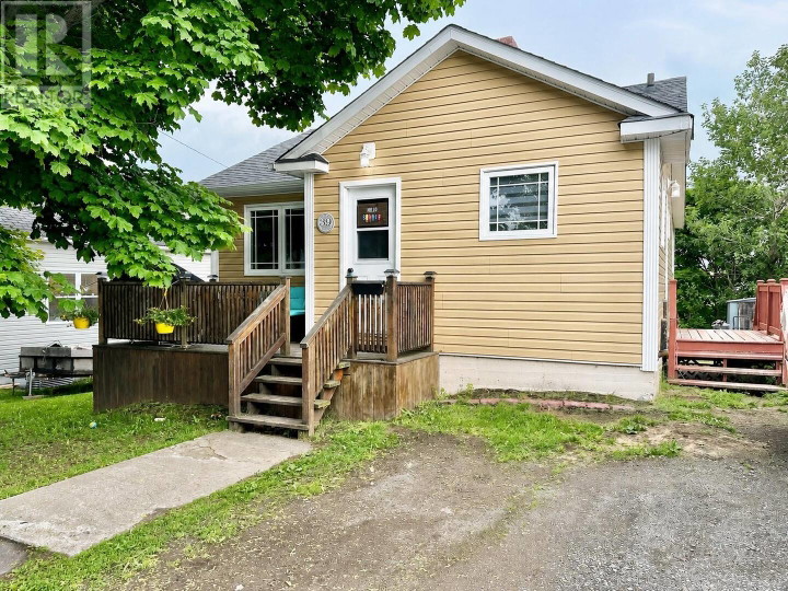 Grand Falls-windsor Gem | King Bed + Movie Room - Grand Falls-Windsor