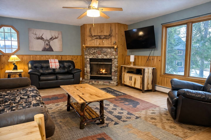 Moose Lodge- Beach Access, Fire Pit, Boat Rental - Michigan