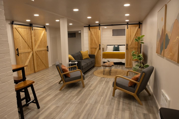 Contemporary Downtown Basement Apartment! - La Grande, OR