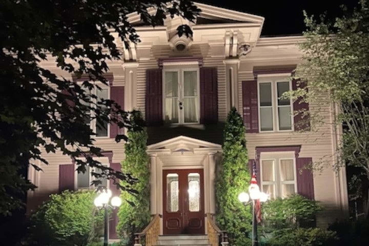 Mansion W/inground Pool & Game Room! Near Lakes. - Gloversville, NY