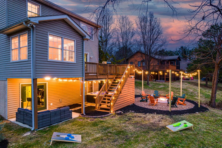 Happy Bear Hideaway| Hot Tub| Game Room| Firepit - Massanutten, VA