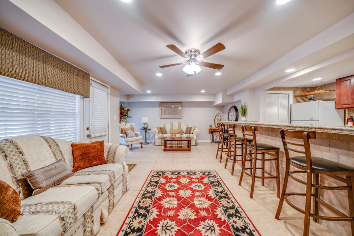 Spacious Basement Home Near Dt, Rdu, 6 Br 8 Beds - Raleigh, NC