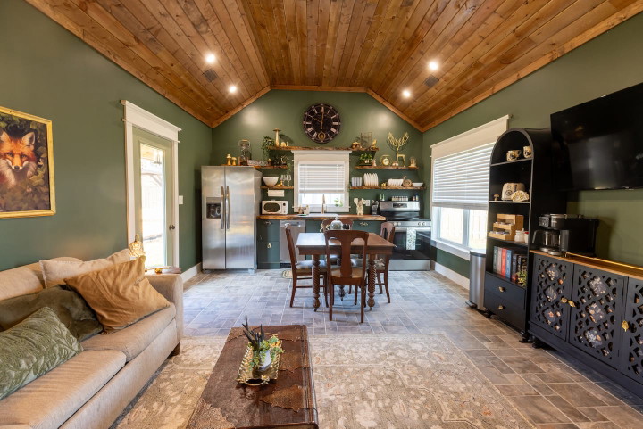 Fablewoodcottage -Hot-tub/woodland/storybook Decor - Knoxville, TN