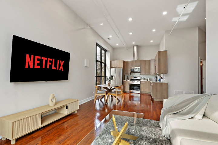 Luxury 1 Bed/1 Bath Apartment | Downtown Waukegan - Waukegan, IL