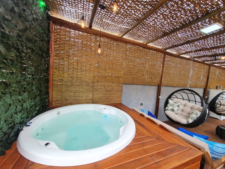 House With Pool And Jacuzzi, 5 Bedrooms, 450 M, Praia Grande - Ubatuba