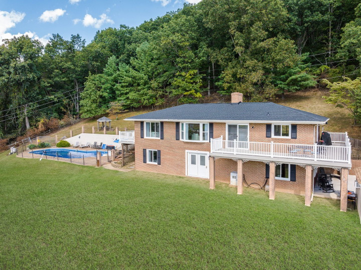 Resort Feel & Mountain Views! - Staunton, VA