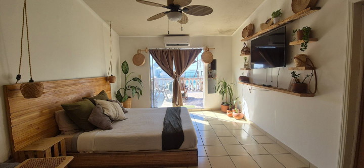 A Cozy Suite With An Ocean View And A Private Terrace - Tijuana Beach