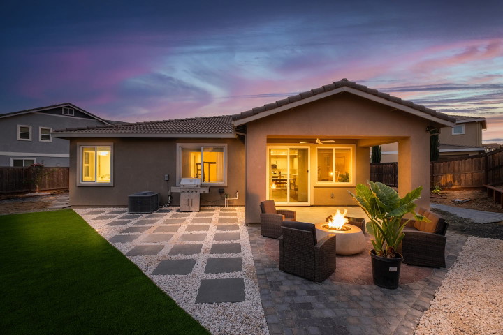 The Muse | Sleeps 12 | Hot Tub + Game Room - Fairfield, CA