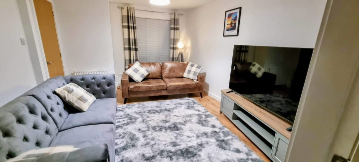 Modern, Spacious, 3 Bedroom House - Dunfermline