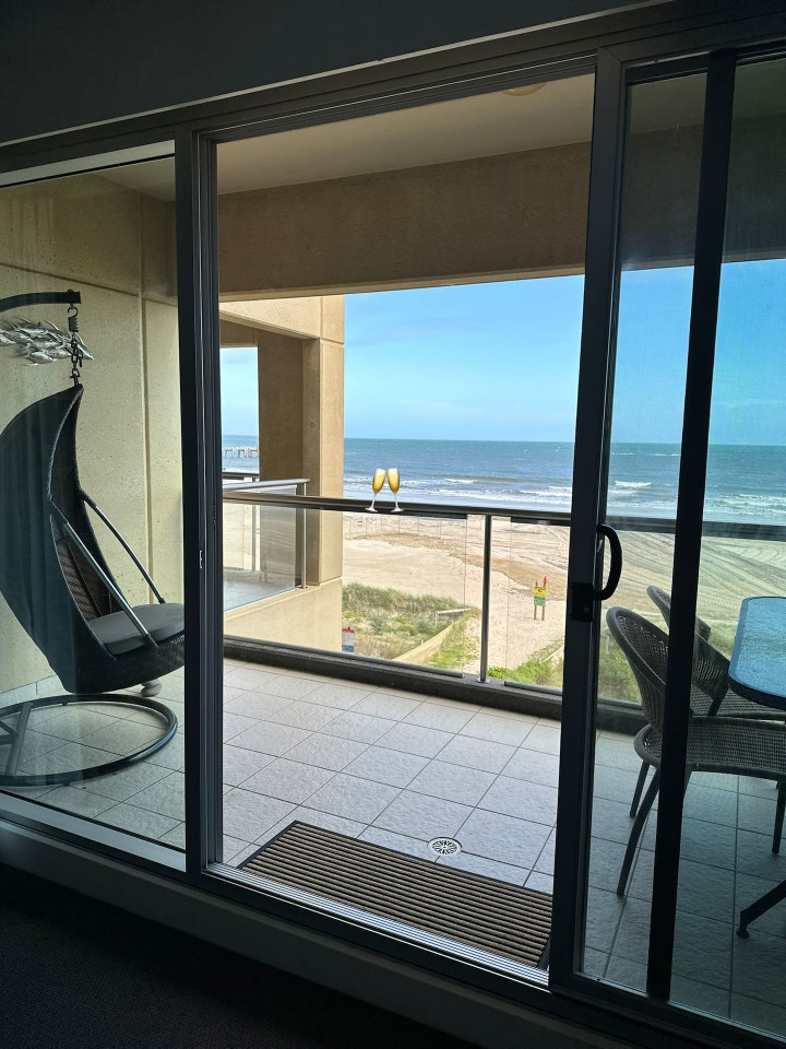 Absolute Beachfront At The Pier Glenelg - Glenelg