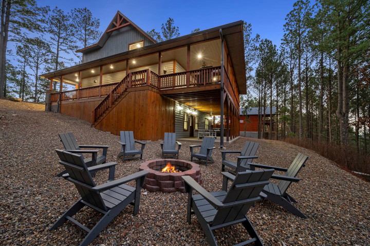 Luxury 3 Masters +Bunk/game Room & Hot Tub - Broken Bow, OK