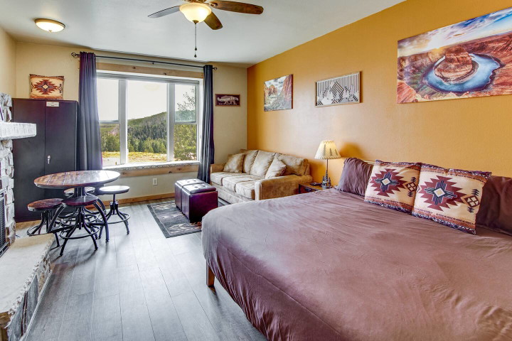 Cedar Breaks Lodge - Studio Suite | Sleeps 4 - Brian Head, UT