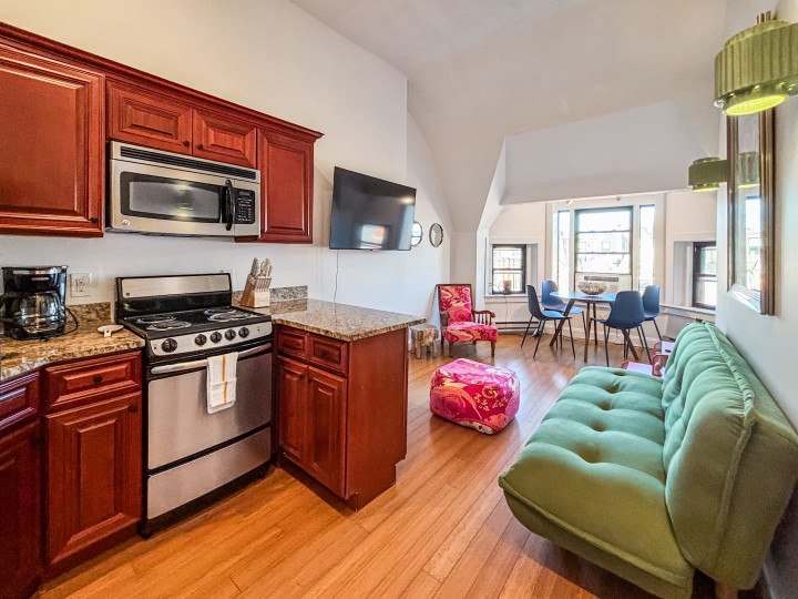 (New3f) 1br W/pull Out Newbury St, Street Views - Boston, MA