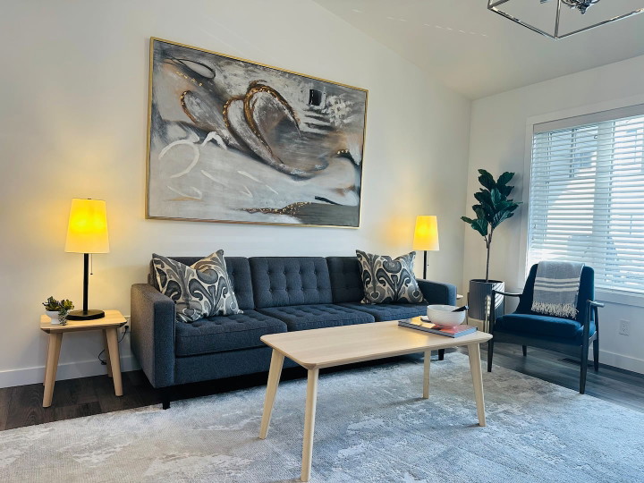 High End Carriage Suite In Currie Barracks - Calgary