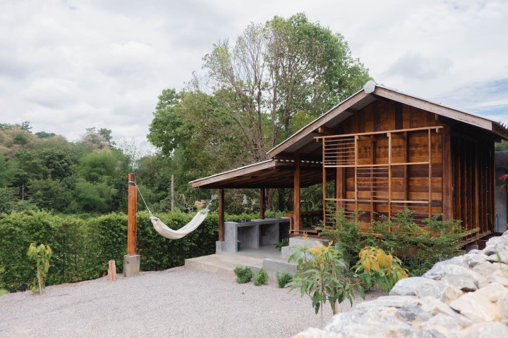 80-year-old Teak Rice Granary: Unique Tiny Home - Tailandia