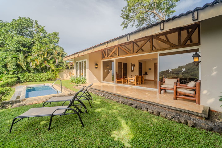 Walk To Beach, View, Spacious Villa - Bejuco District