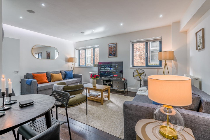 Earl's Court Gem | Sleeps 6 | Lift & Tube - London